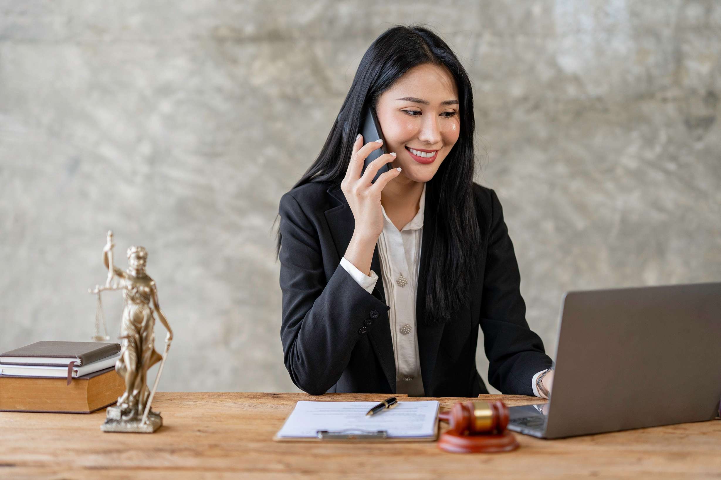 How Law Firms Can Utilise A Cloud-Based Office Phone System